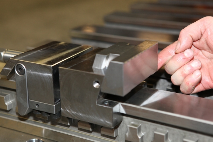 Flexible rail clamping system